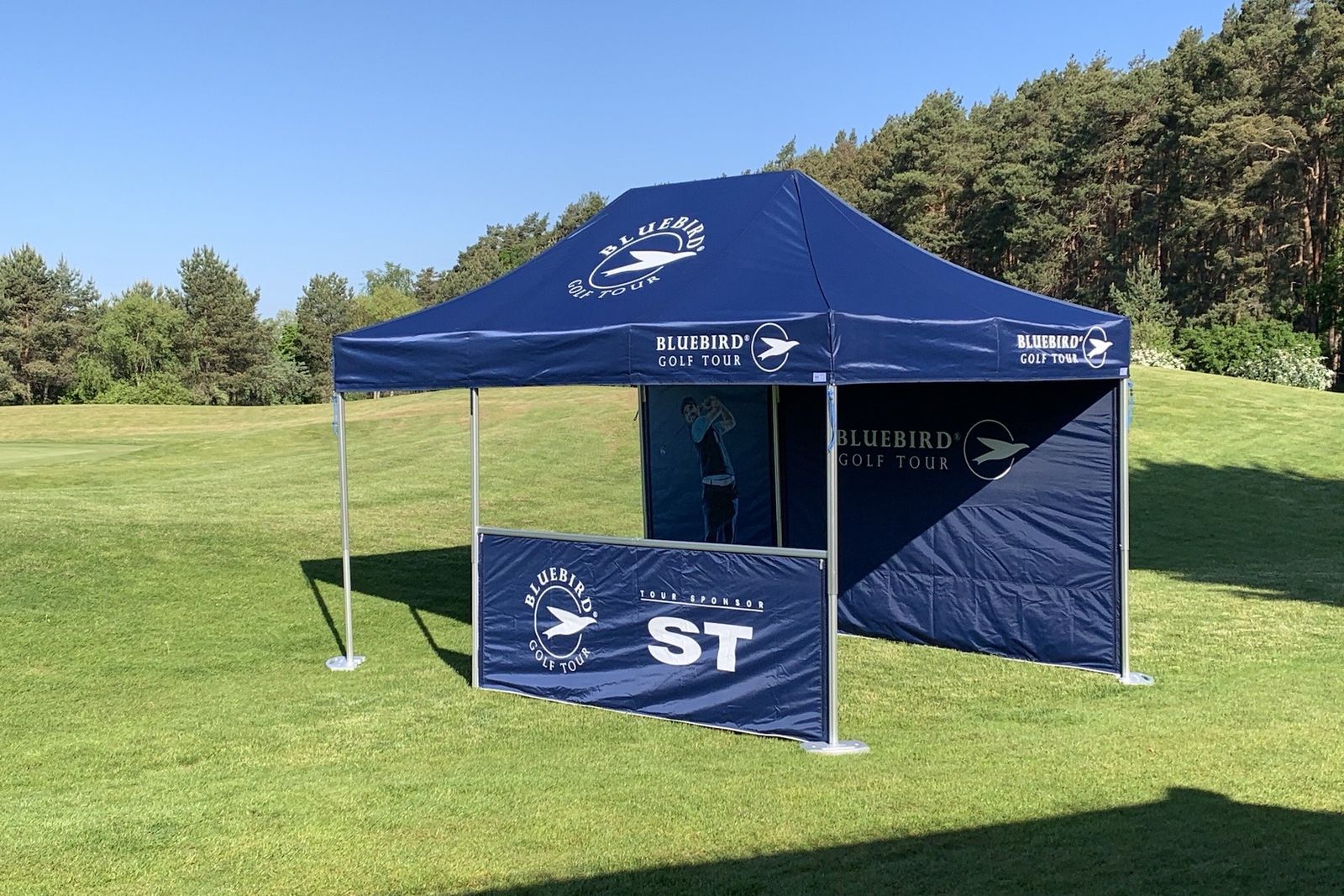 FairwaySports: a folding tent for golf events - Pro-Tent